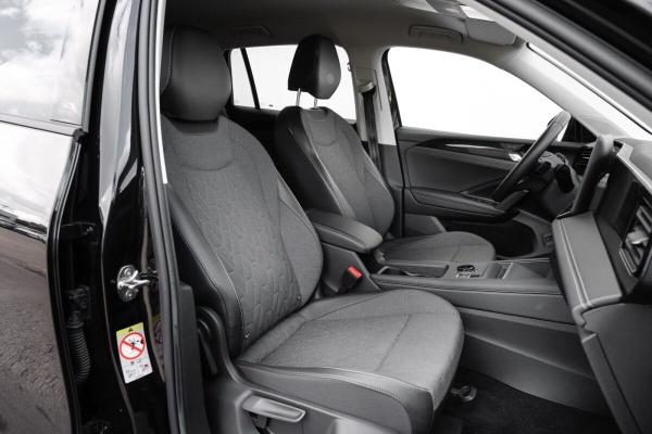 Volkswagen Tiguan 2024 in Riga, with an engine capacity of 1.50 L and mileage of 46 thousand km for 31950 €, photo 6 on AUTOMOTO.COM.LV