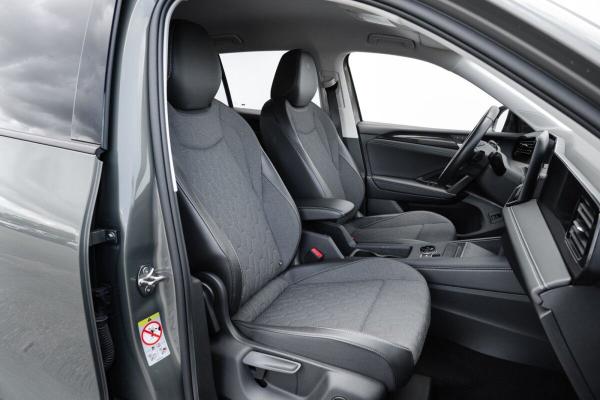 Volkswagen Tiguan 2024 in Riga, with an engine capacity of 1.50 L and mileage of 41 thousand km for 30900 €, photo 6 on AUTOMOTO.COM.LV