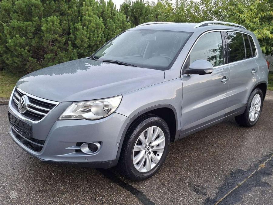 Green Volkswagen Tiguan 2008 in Ukmerge, with an engine capacity of 1.40 L and mileage of 241 thousand km for 4500 €, photo 1 on AUTOMOTO.COM.LV