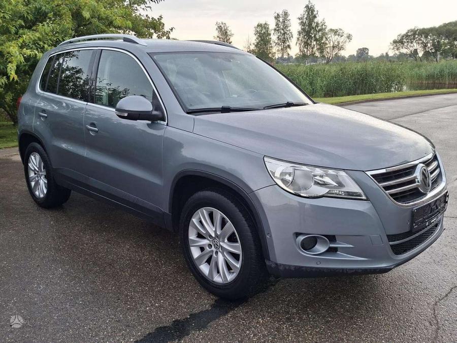 Green Volkswagen Tiguan 2008 in Ukmerge, with an engine capacity of 1.40 L and mileage of 241 thousand km for 4500 €, photo 3 on AUTOMOTO.COM.LV