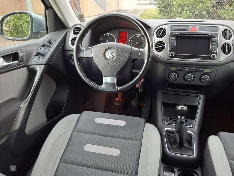 Green Volkswagen Tiguan 2008 in Ukmerge, with an engine capacity of 1.40 L and mileage of 241 thousand km for 4500 €, photo 7 on AUTOMOTO.COM.LV