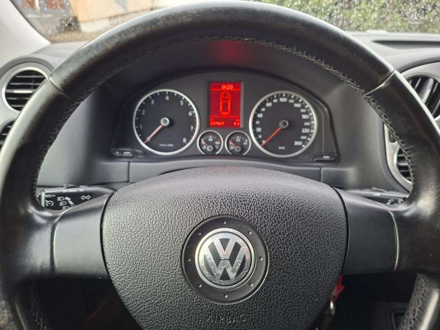 Green Volkswagen Tiguan 2008 in Ukmerge, with an engine capacity of 1.40 L and mileage of 241 thousand km for 4500 €, photo 8 on AUTOMOTO.COM.LV