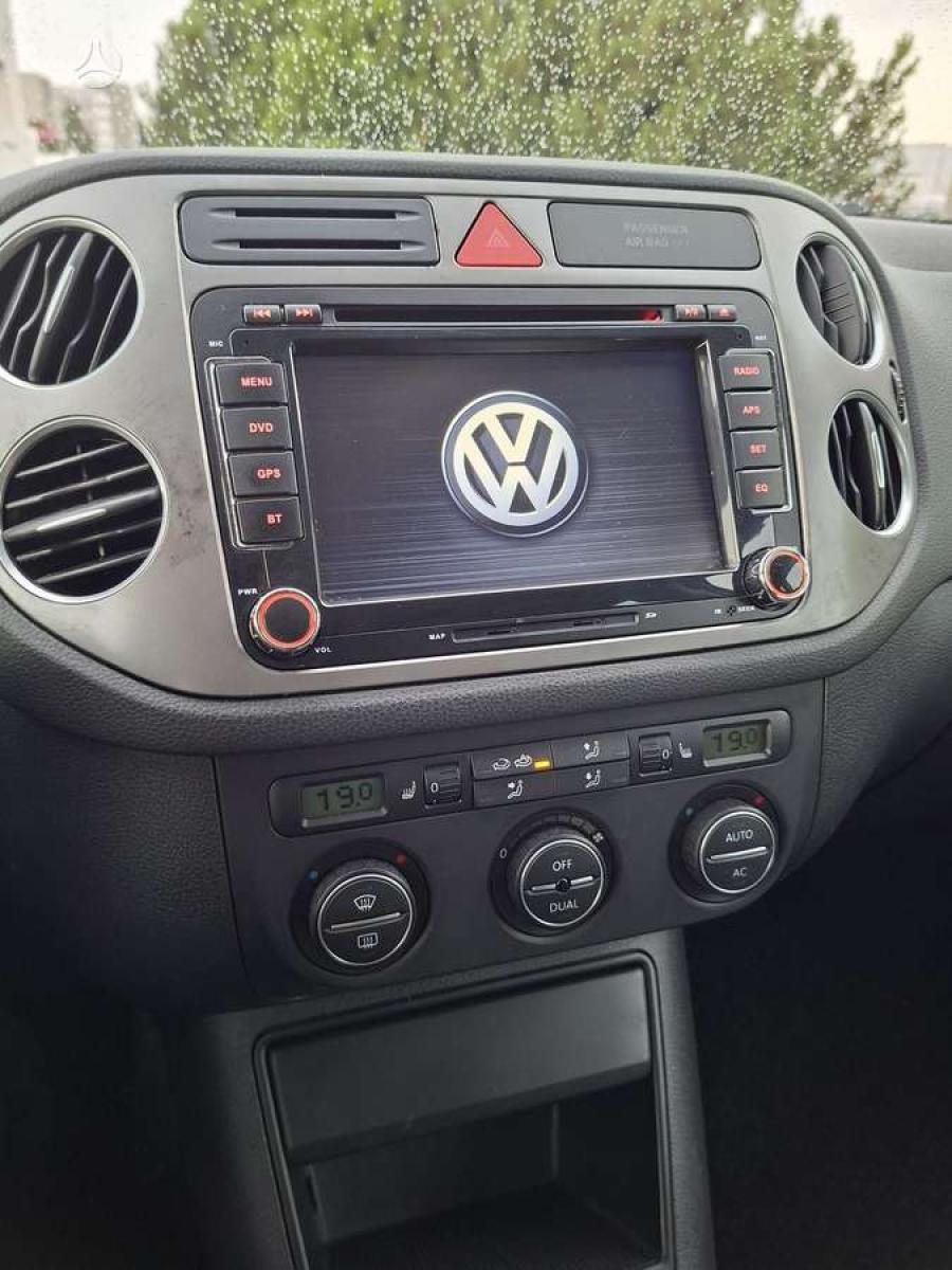 Green Volkswagen Tiguan 2008 in Ukmerge, with an engine capacity of 1.40 L and mileage of 241 thousand km for 4500 €, photo 9 on AUTOMOTO.COM.LV