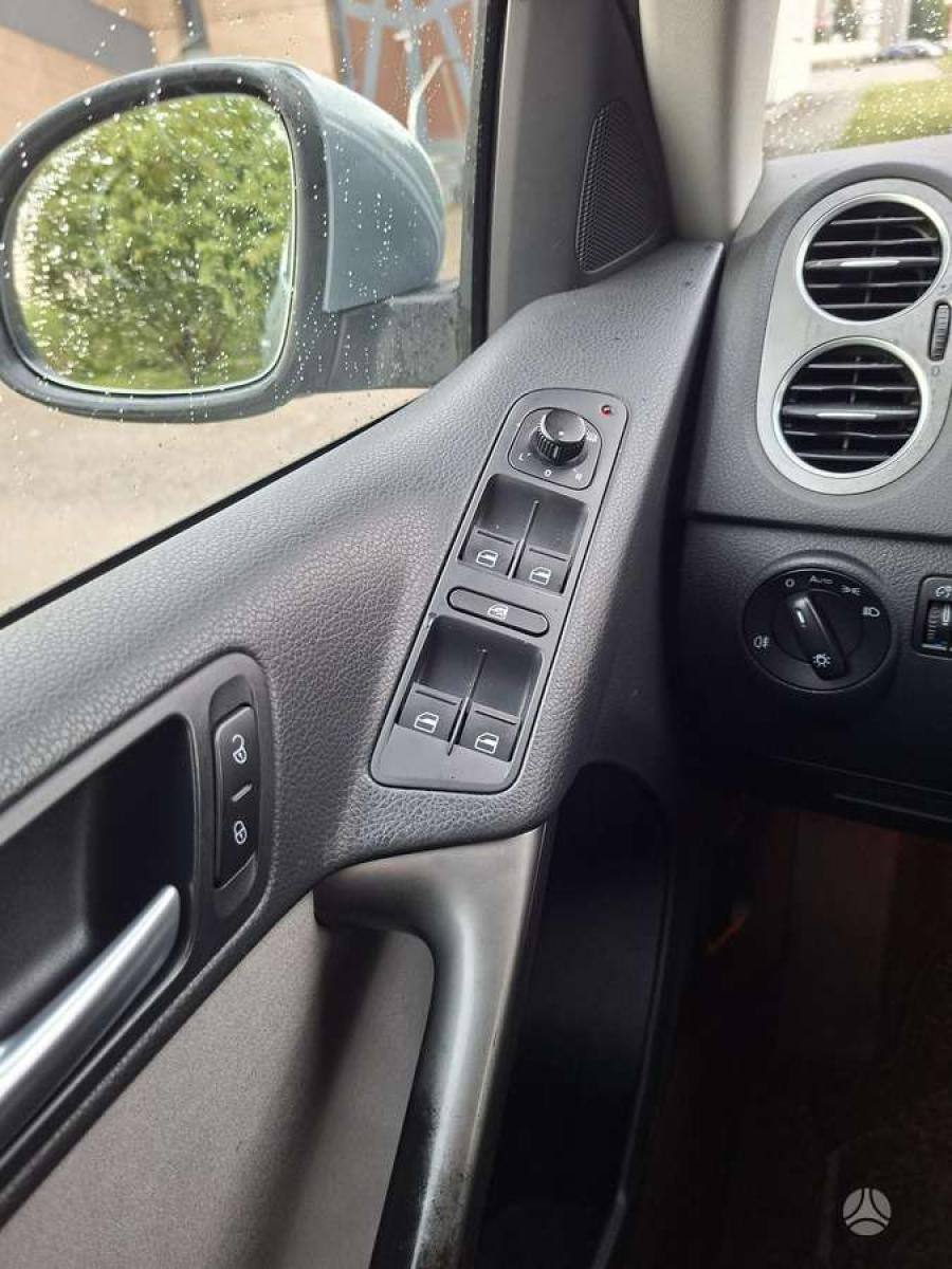 Green Volkswagen Tiguan 2008 in Ukmerge, with an engine capacity of 1.40 L and mileage of 241 thousand km for 4500 €, photo 11 on AUTOMOTO.COM.LV