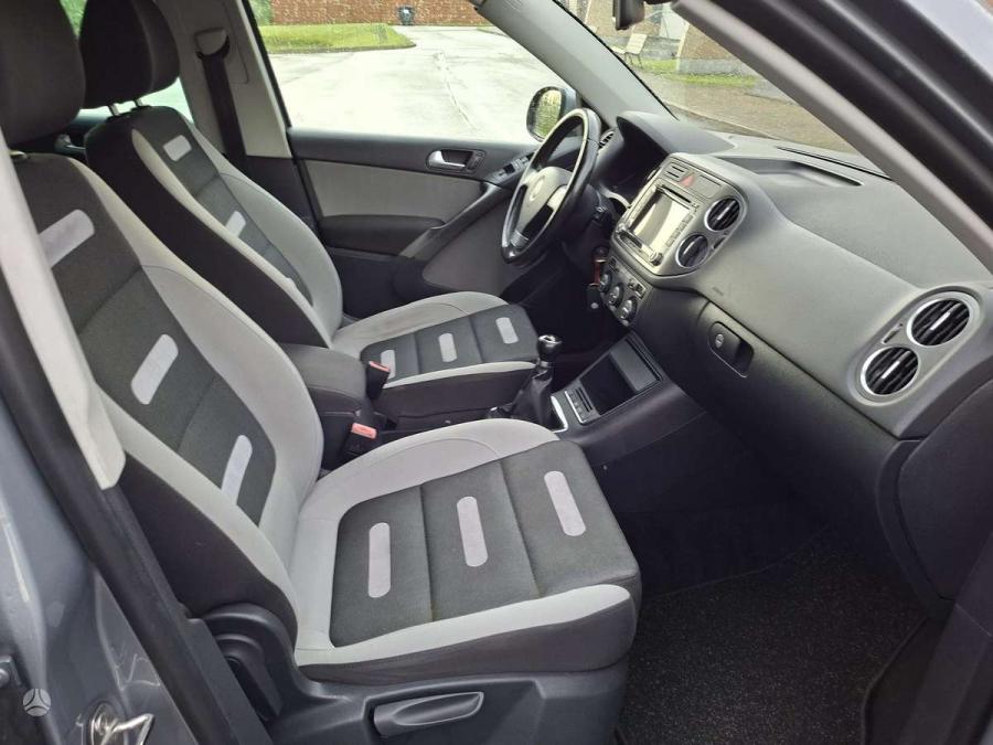 Green Volkswagen Tiguan 2008 in Ukmerge, with an engine capacity of 1.40 L and mileage of 241 thousand km for 4500 €, photo 13 on AUTOMOTO.COM.LV