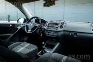 Green Volkswagen Tiguan 2010 in Riga, with an engine capacity of 2.00 L and mileage of 315 thousand km for 6990 €, photo 15 on AUTOMOTO.COM.LV