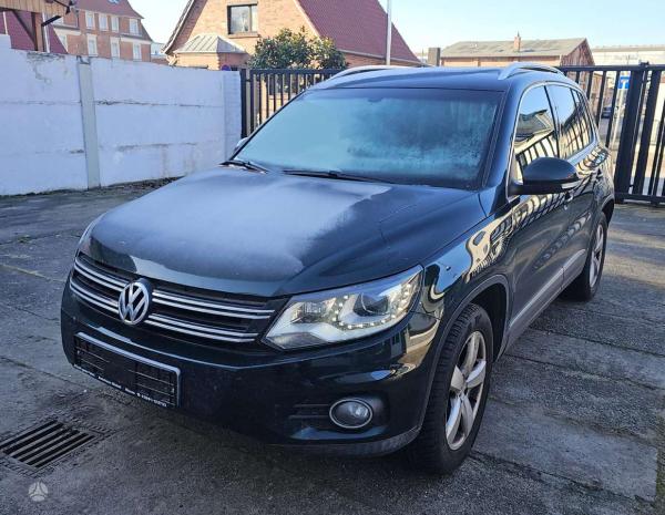 Green Volkswagen Tiguan 2012 in Kelme, with an engine capacity of 1.97 L and mileage of 236 thousand km for 6990 €, photo 3 on AUTOMOTO.COM.LV