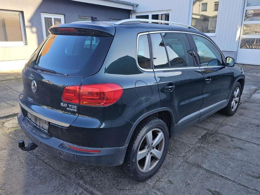 Green Volkswagen Tiguan 2012 in Kelme, with an engine capacity of 1.97 L and mileage of 236 thousand km for 6990 €, photo 7 on AUTOMOTO.COM.LV