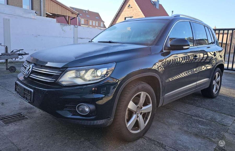 Green Volkswagen Tiguan 2012 in Kelme, with an engine capacity of 1.97 L and mileage of 236 thousand km for 6900 €, photo 1 on AUTOMOTO.COM.LV