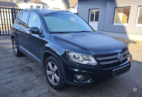 Green Volkswagen Tiguan 2012 in Kelme, with an engine capacity of 1.97 L and mileage of 236 thousand km for 6900 €, photo 3 on AUTOMOTO.COM.LV