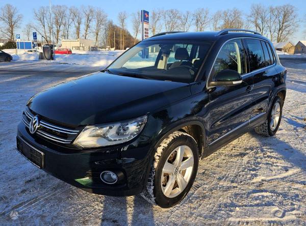 Green Volkswagen Tiguan 2012 in Kelme, with an engine capacity of 1.97 L and mileage of 237 thousand km for 7500 €, photo 1 on AUTOMOTO.COM.LV
