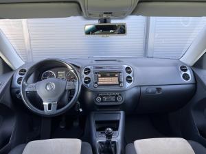 Green Volkswagen Tiguan 2012 in Riga, with an engine capacity of 2.00 L and mileage of 218 thousand km for 10550 €, photo 15 on AUTOMOTO.COM.LV