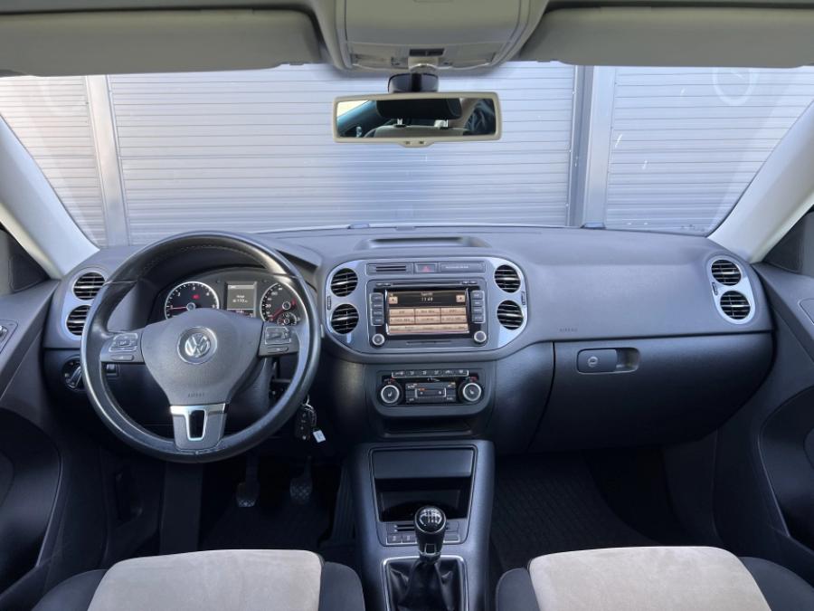 Green Volkswagen Tiguan 2012 in Riga, with an engine capacity of 2.00 L and mileage of 218 thousand km for 10550 €, photo 15 on AUTOMOTO.COM.LV