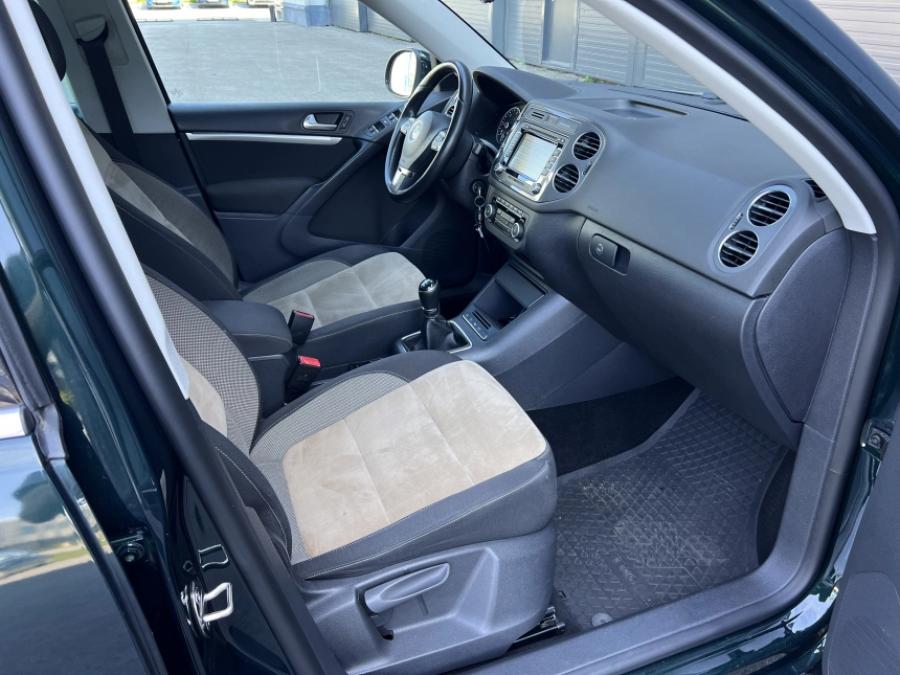 Green Volkswagen Tiguan 2012 in Riga, with an engine capacity of 2.00 L and mileage of 218 thousand km for 10550 €, photo 17 on AUTOMOTO.COM.LV
