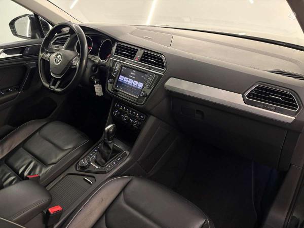 Green Volkswagen Tiguan 2016 in Marijampole, with an engine capacity of 1.97 L and mileage of 321 thousand km for 14450 €, photo 4 on AUTOMOTO.COM.LV