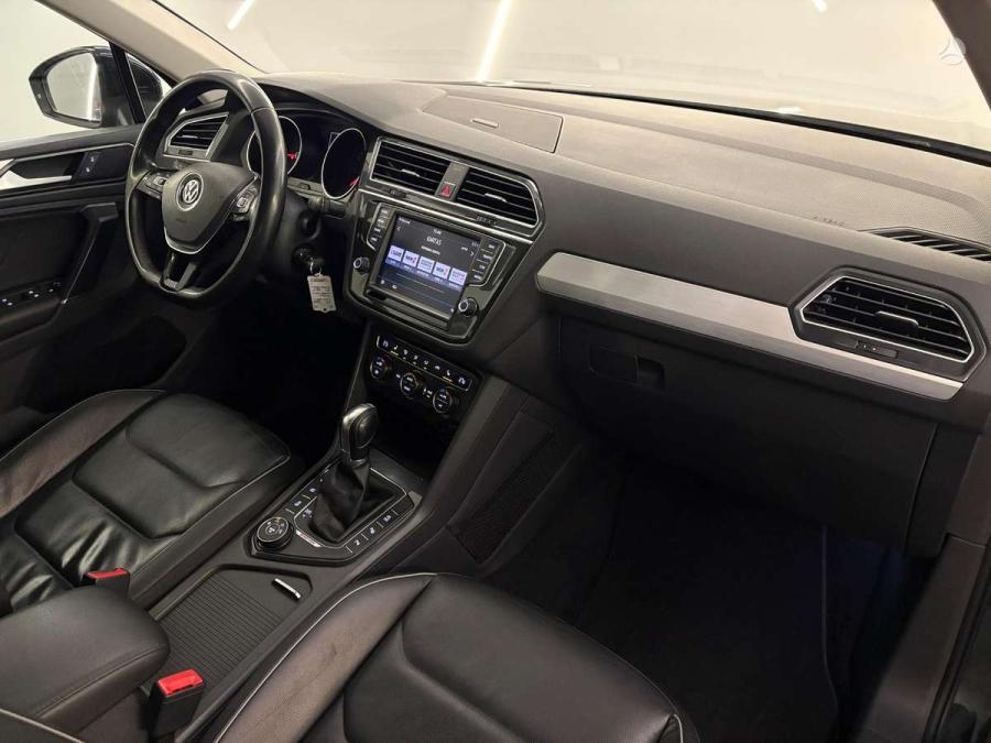 Green Volkswagen Tiguan 2016 in Marijampole, with an engine capacity of 1.97 L and mileage of 321 thousand km for 14450 €, photo 4 on AUTOMOTO.COM.LV