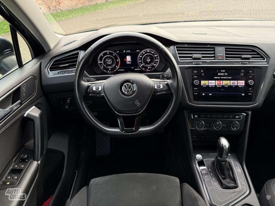 Zaļš Volkswagen Tiguan 2017 Viļņa, ar dzinēja tilpumu 2.00 L un nobraukumu 236 tūkst. km par 15900 €, foto 10 vietnē AUTOMOTO.COM.LV