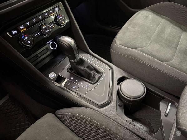Green Volkswagen Tiguan 2019 in Marijampole, with an engine capacity of 1.97 L and mileage of 256 thousand km for 15650 €, photo 5 on AUTOMOTO.COM.LV
