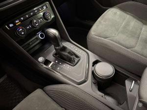 Green Volkswagen Tiguan 2019 in Marijampole, with an engine capacity of 1.97 L and mileage of 256 thousand km for 15650 €, photo 6 on AUTOMOTO.COM.LV