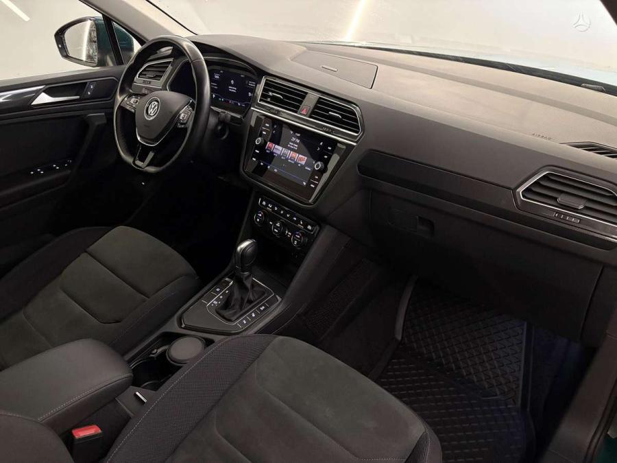Green Volkswagen Tiguan 2019 in Marijampole, with an engine capacity of 1.97 L and mileage of 256 thousand km for 15650 €, photo 8 on AUTOMOTO.COM.LV