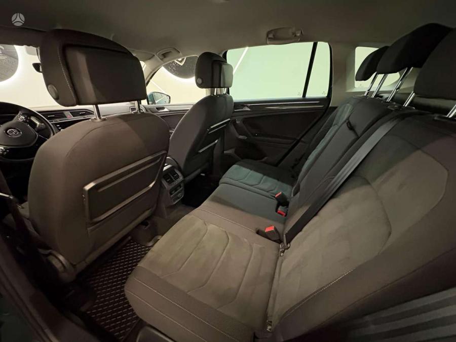 Green Volkswagen Tiguan 2019 in Marijampole, with an engine capacity of 1.97 L and mileage of 256 thousand km for 15650 €, photo 12 on AUTOMOTO.COM.LV
