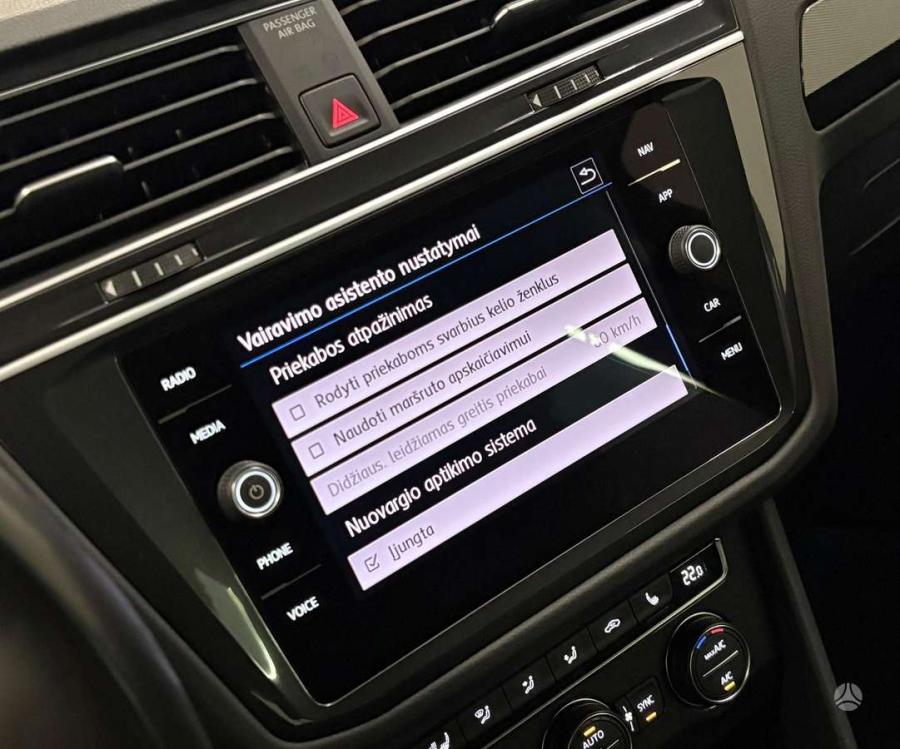 Green Volkswagen Tiguan 2019 in Marijampole, with an engine capacity of 1.97 L and mileage of 256 thousand km for 15650 €, photo 20 on AUTOMOTO.COM.LV
