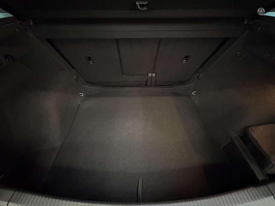 Green Volkswagen Tiguan 2019 in Marijampole, with an engine capacity of 1.97 L and mileage of 256 thousand km for 15650 €, photo 32 on AUTOMOTO.COM.LV