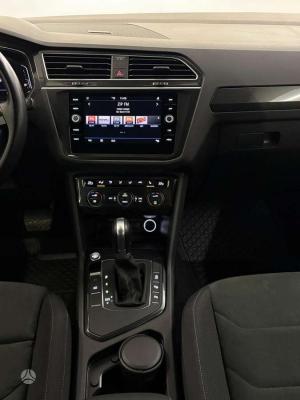 Green Volkswagen Tiguan 2019 in Marijampole, with an engine capacity of 1.97 L and mileage of 256 thousand km for 15650 €, photo 33 on AUTOMOTO.COM.LV