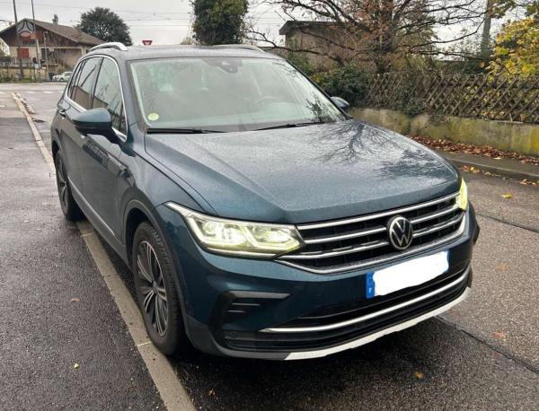 Green Volkswagen Tiguan 2021 in Taurage, with an engine capacity of 1.97 L and mileage of 206 thousand km for 18200 €, photo 1 on AUTOMOTO.COM.LV