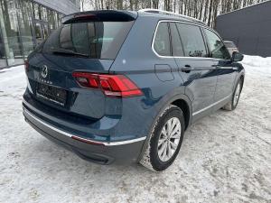 Green Volkswagen Tiguan 2021 in Kaunas, with an engine capacity of 1.50 L and mileage of 196 thousand km for 20500 €, photo 3 on AUTOMOTO.COM.LV