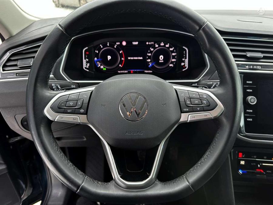 Green Volkswagen Tiguan 2021 in Kaunas, with an engine capacity of 1.50 L and mileage of 196 thousand km for 20500 €, photo 9 on AUTOMOTO.COM.LV