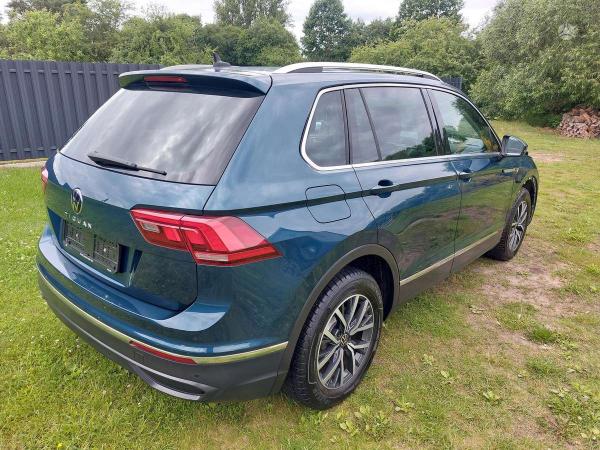 Green Volkswagen Tiguan 2021 in Kedainiai, with an engine capacity of 1.50 L and mileage of 116 thousand km for 10950 €, photo 7 on AUTOMOTO.COM.LV