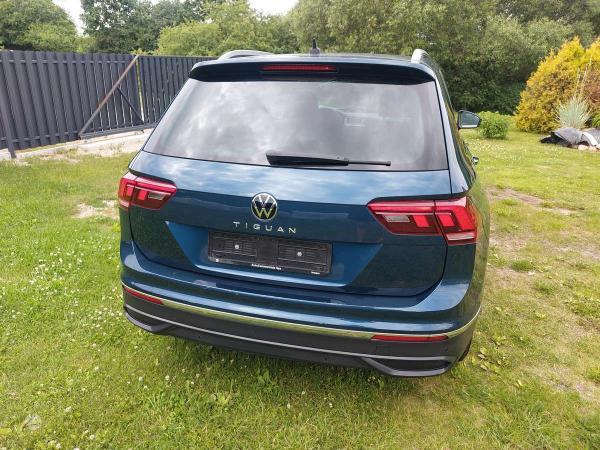 Green Volkswagen Tiguan 2021 in Kedainiai, with an engine capacity of 1.50 L and mileage of 116 thousand km for 10950 €, photo 8 on AUTOMOTO.COM.LV