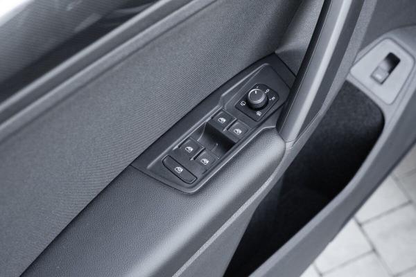 Zaļš Volkswagen Tiguan 2021 Mārupe, ar dzinēja tilpumu 1.50 L un nobraukumu 90 tūkst. km par 27500 €, foto 7 vietnē AUTOMOTO.COM.LV