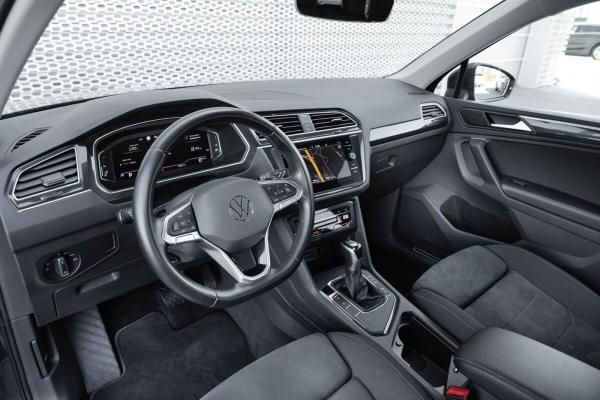 Zaļš Volkswagen Tiguan 2021 Mārupe, ar dzinēja tilpumu 1.50 L un nobraukumu 90 tūkst. km par 25900 €, foto 9 vietnē AUTOMOTO.COM.LV