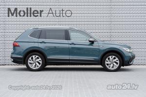 Green Volkswagen Tiguan 2022 in Riga, with an engine capacity of 2.00 L and mileage of 114 thousand km for 31718 €, photo 6 on AUTOMOTO.COM.LV
