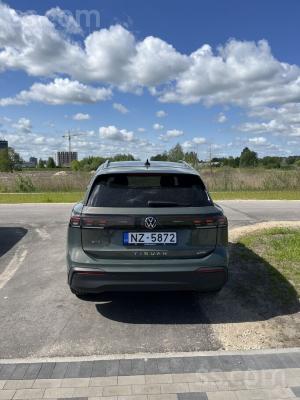Zaļš Volkswagen Tiguan 2024 Rīga, ar dzinēja tilpumu 1.50 L un nobraukumu 15 tūkst. km par 34200 €, foto 3 vietnē AUTOMOTO.COM.LV