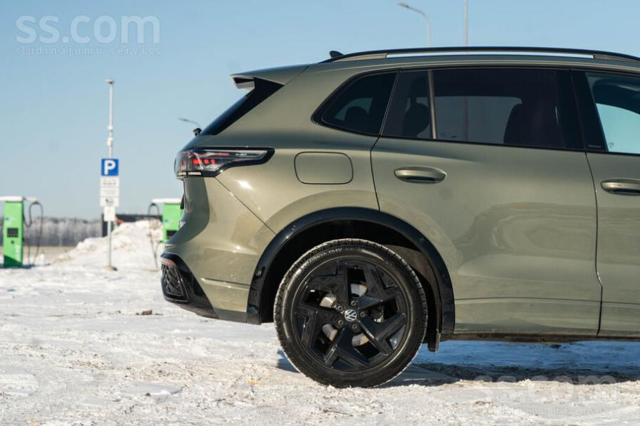 Green Volkswagen Tiguan 2024 in Riga, with an engine capacity of 1.50 L and mileage of 23 thousand km for 36400 €, photo 9 on AUTOMOTO.COM.LV