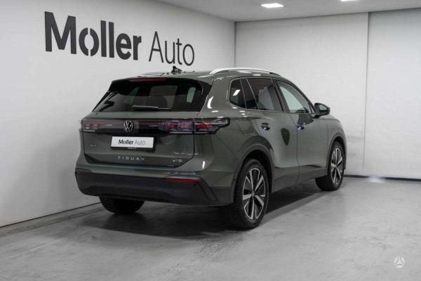 Zaļš Volkswagen Tiguan 2024 Viļņa, ar dzinēja tilpumu 1.50 L un nobraukumu 19 tūkst. km par 33900 €, foto 3 vietnē AUTOMOTO.COM.LV