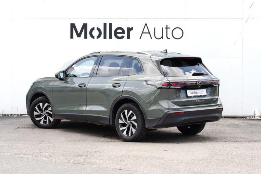 Green Volkswagen Tiguan 2024 in Riga, with an engine capacity of 1.50 L and mileage of 76 thousand km for 29900 €, photo 4 on AUTOMOTO.COM.LV