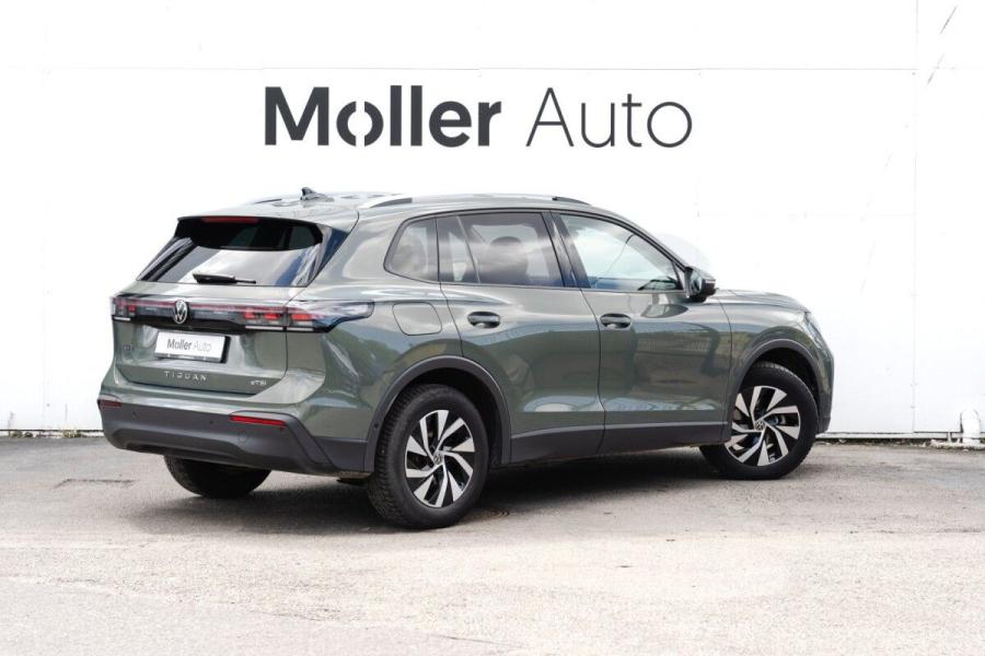 Green Volkswagen Tiguan 2024 in Riga, with an engine capacity of 1.50 L and mileage of 76 thousand km for 29900 €, photo 5 on AUTOMOTO.COM.LV