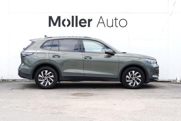 Green Volkswagen Tiguan 2024 in Riga, with an engine capacity of 1.50 L and mileage of 76 thousand km for 29900 €, photo 5 on AUTOMOTO.COM.LV