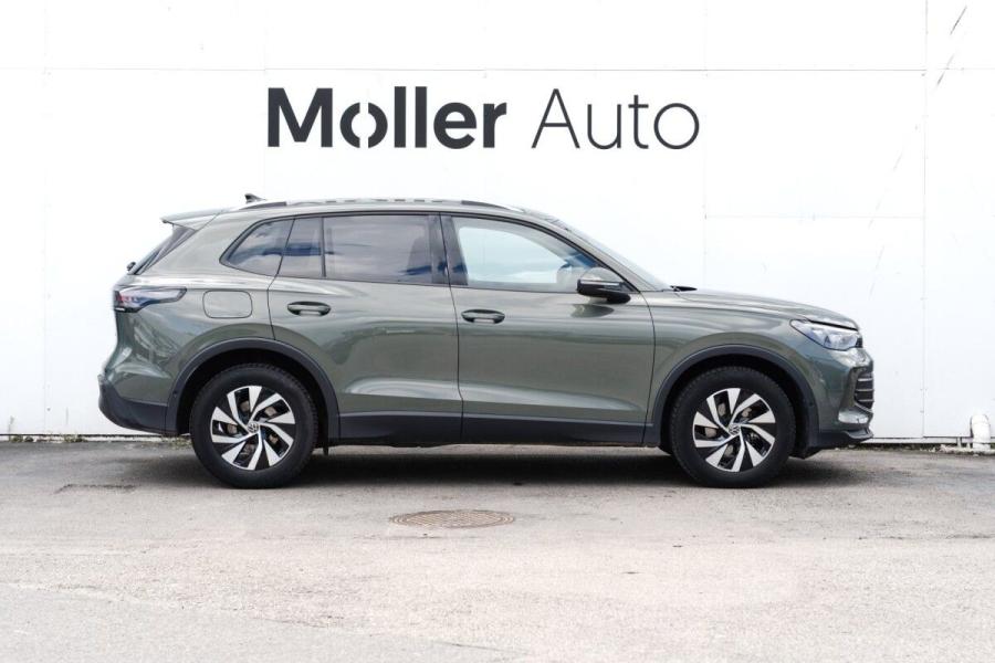 Green Volkswagen Tiguan 2024 in Riga, with an engine capacity of 1.50 L and mileage of 76 thousand km for 29900 €, photo 6 on AUTOMOTO.COM.LV