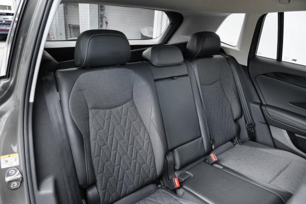 Green Volkswagen Tiguan 2024 in Riga, with an engine capacity of 1.50 L and mileage of 76 thousand km for 29900 €, photo 6 on AUTOMOTO.COM.LV