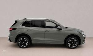 Green Volkswagen Tiguan 2024 in Kaunas, with an engine capacity of 1.97 L and mileage of 73 thousand km for 39800 €, photo 5 on AUTOMOTO.COM.LV