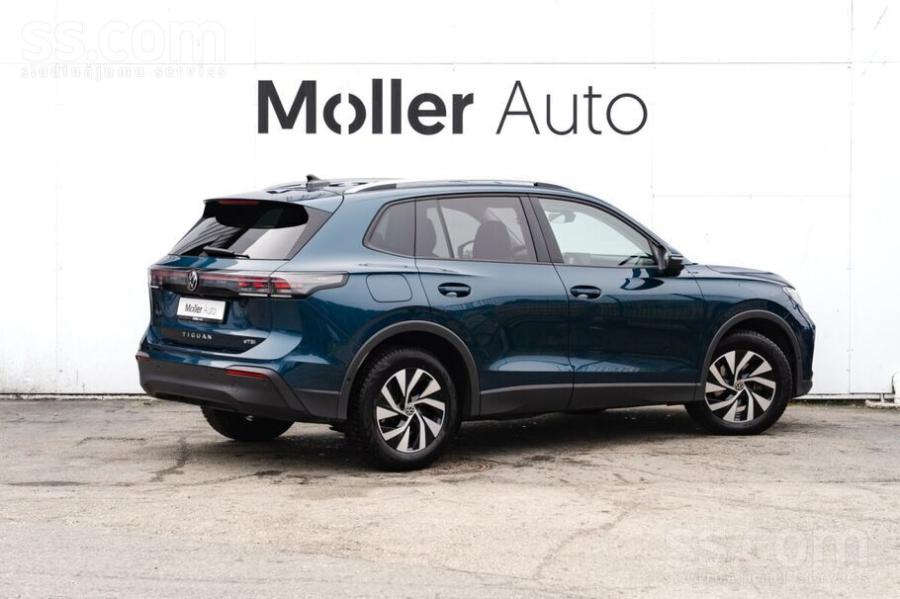 Green Volkswagen Tiguan 2024 in Riga, with an engine capacity of 1.50 L and mileage of 65 thousand km for 28950 €, photo 4 on AUTOMOTO.COM.LV