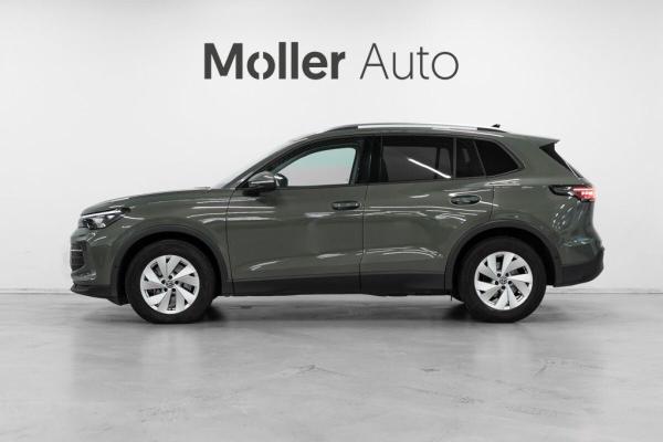 Green Volkswagen Tiguan 2024 in Vilnius, with an engine capacity of 2.00 L and mileage of 73 thousand km for 29500 €, photo 3 on AUTOMOTO.COM.LV
