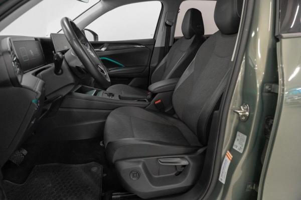 Green Volkswagen Tiguan 2024 in Vilnius, with an engine capacity of 2.00 L and mileage of 73 thousand km for 29500 €, photo 8 on AUTOMOTO.COM.LV
