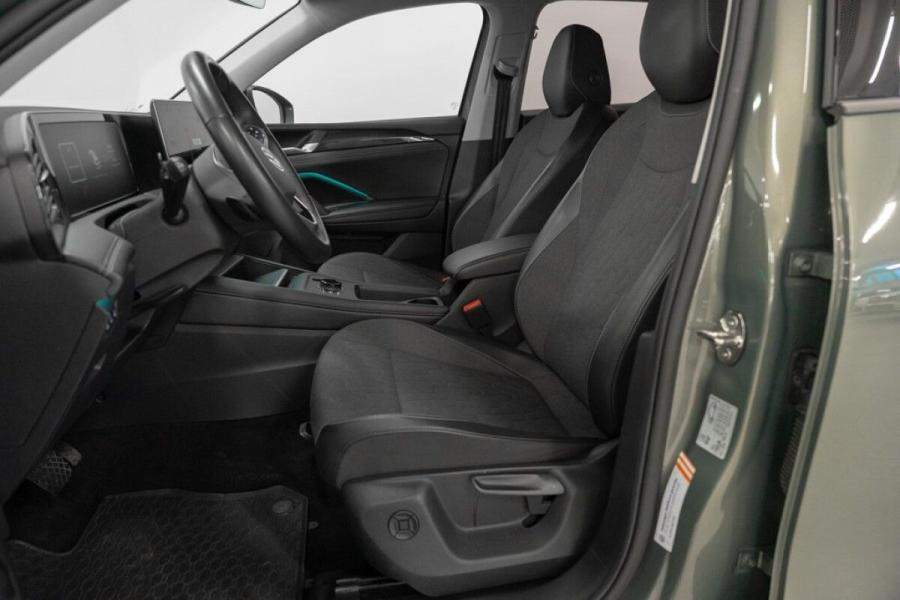 Zaļš Volkswagen Tiguan 2024 Viļņa, ar dzinēja tilpumu 2.00 L un nobraukumu 73 tūkst. km par 29500 €, foto 8 vietnē AUTOMOTO.COM.LV