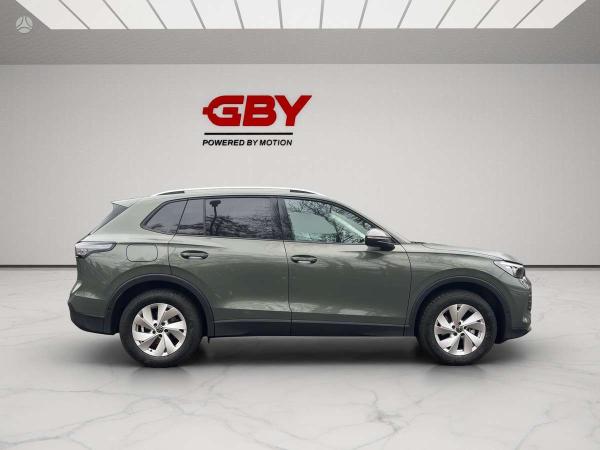 Green Volkswagen Tiguan 2025 in Vilnius, with an engine capacity of 1.50 L and mileage of 36 thousand km for 31500 €, photo 2 on AUTOMOTO.COM.LV